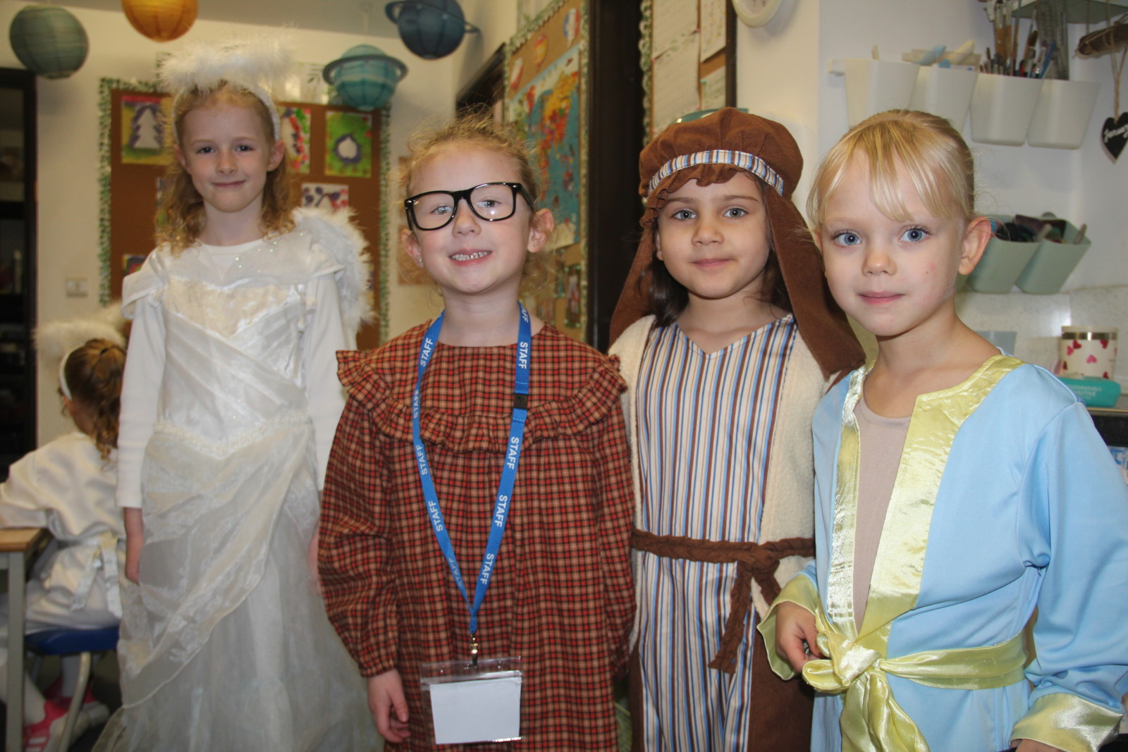 KS1 Nativity - Christmas with the Aliens - Burton Hathow | Preparatory ...